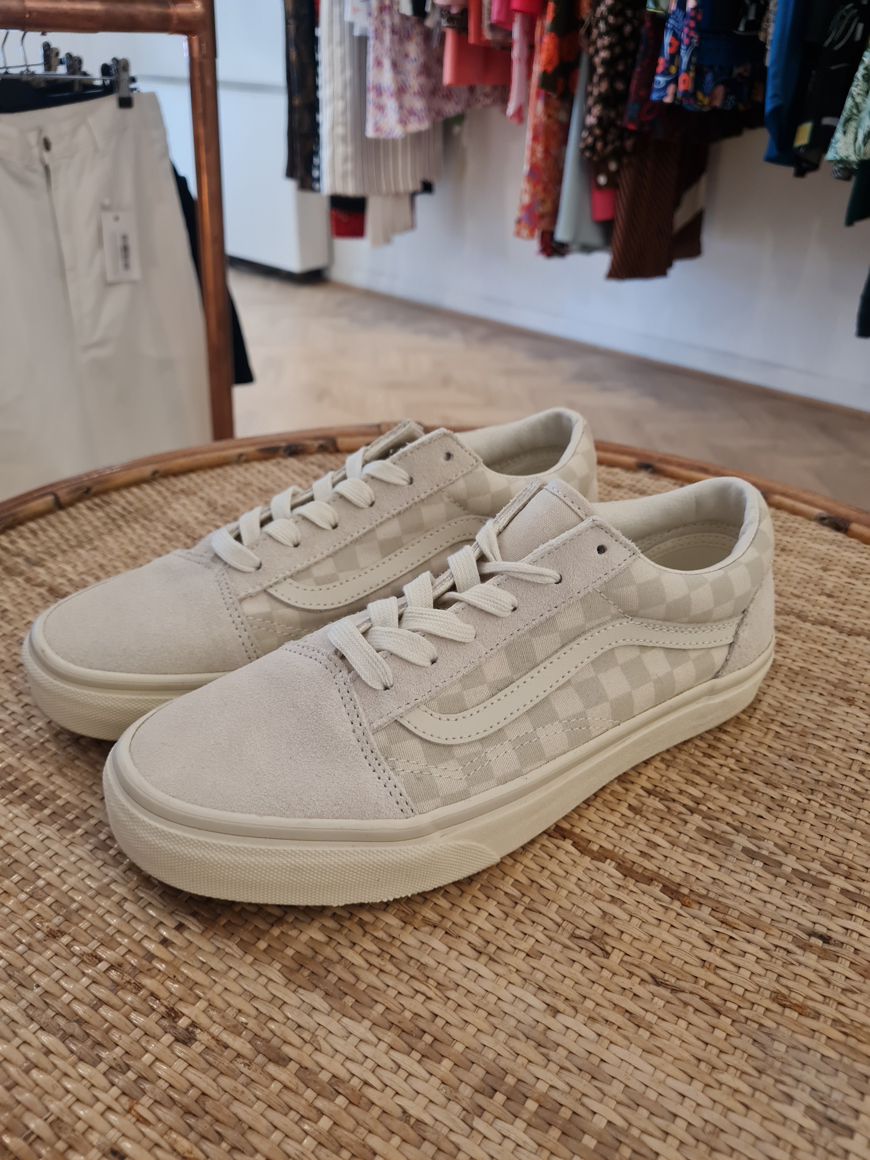 Vans Cream check trainers 6.5 – The Wardrobe