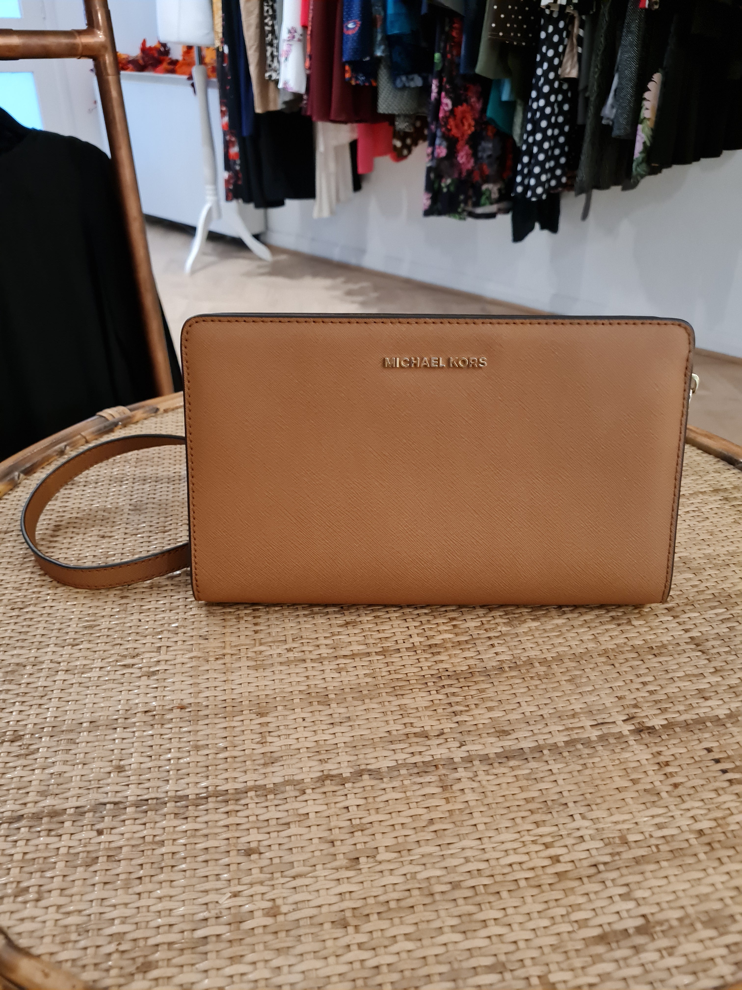 Michael Kors Sheila Tan Crossbody – The Wardrobe